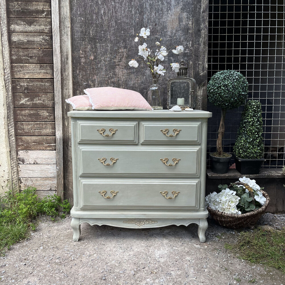 Country style chest of drawers store